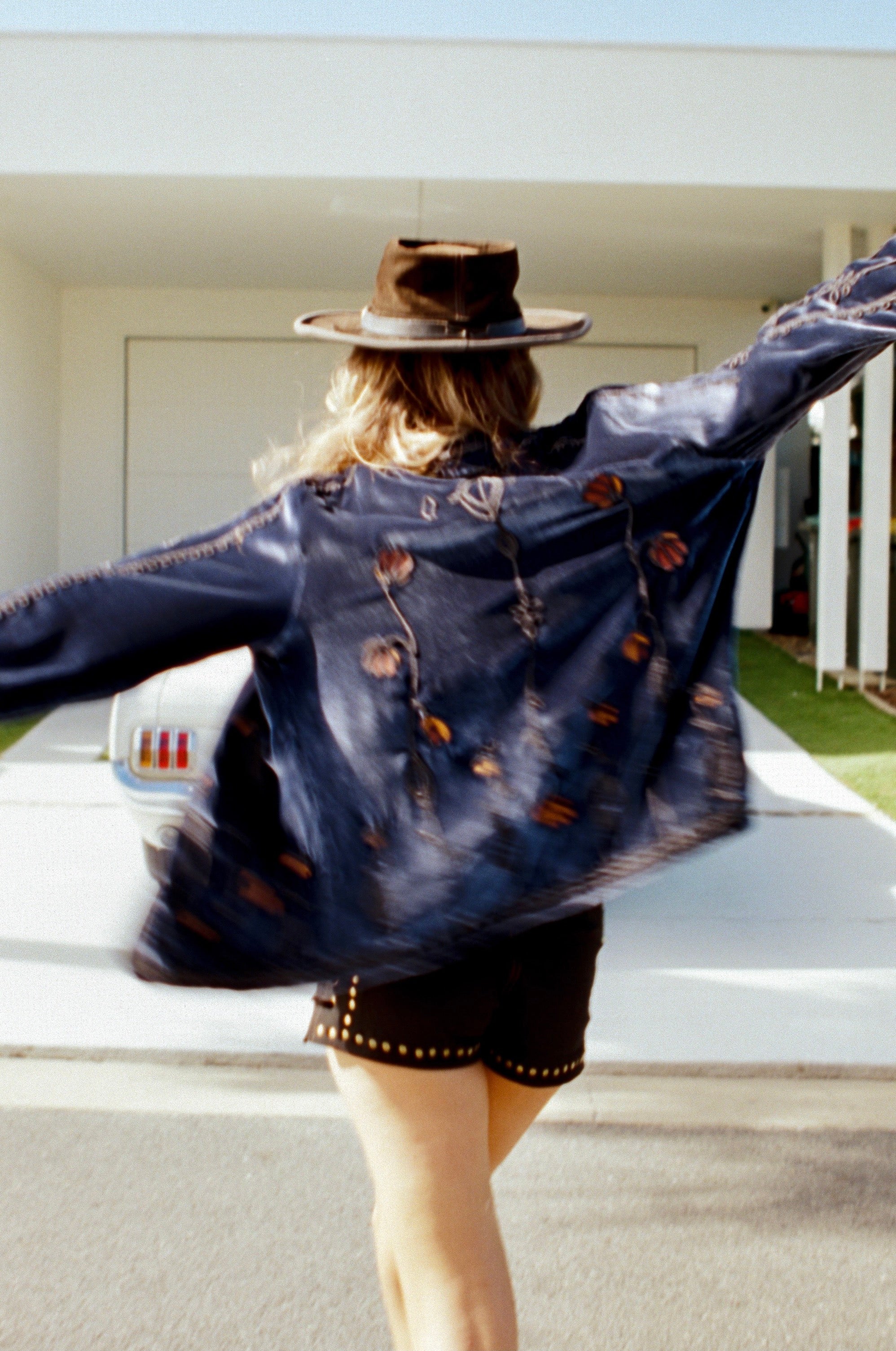 Midnight in the Garden Jacket ~ Navy blue / black – Golden Brown The Label